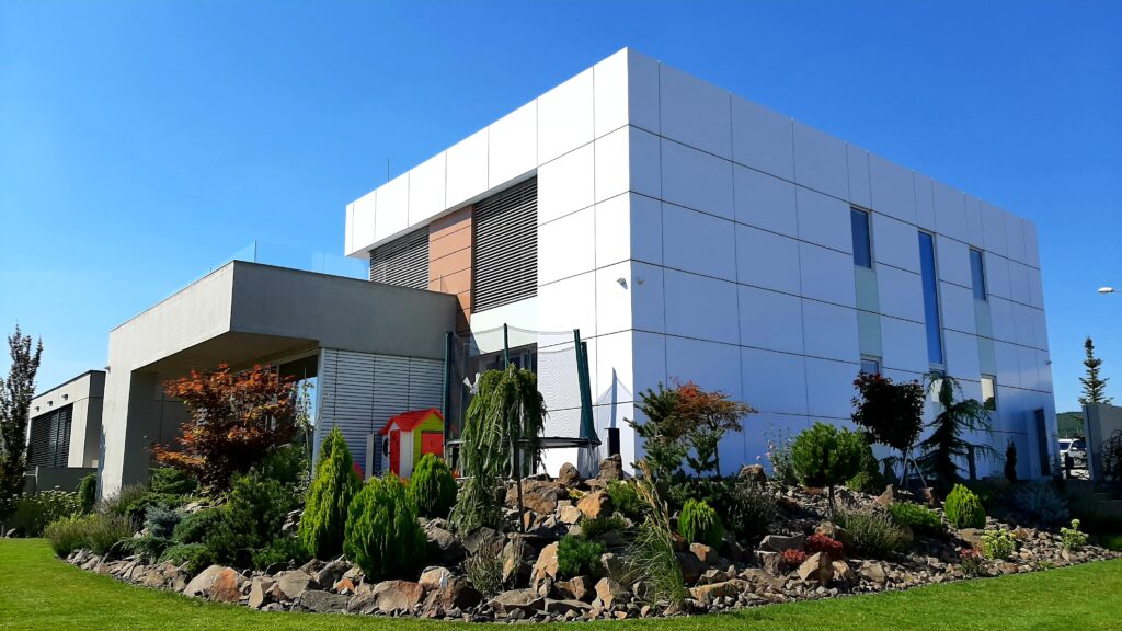 PREVETRÁVANA FASÁDA RODINNÉHO DOMU